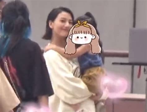 高圆圆与爱女罕同框，3岁女儿长发飘飘身高优越，摇头晃脑超可爱 Nestia