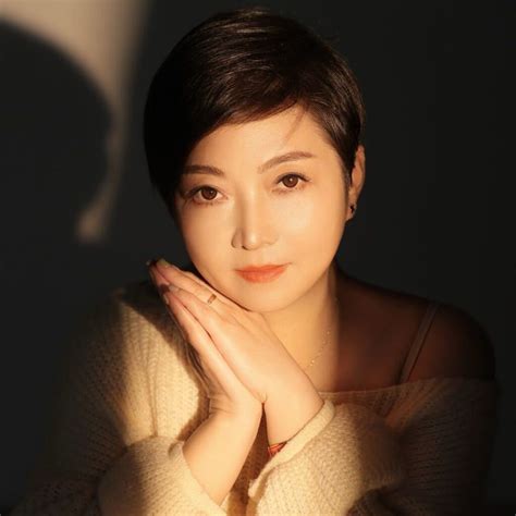 How To Clean Plexiglass Safely And Effectively Without Scratching