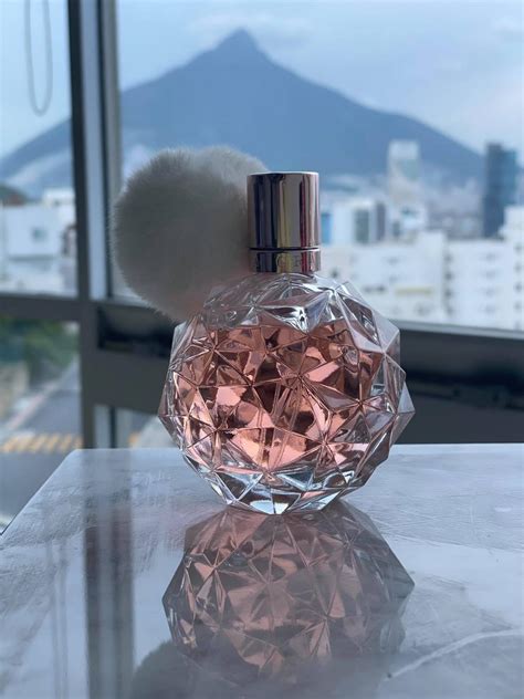 Ari Ariana Grande perfumy - to perfumy dla kobiet 2015