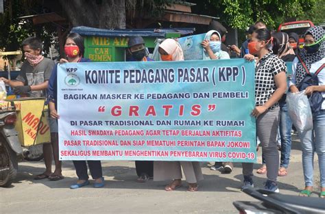 Komite Pedagang Pasar Bagikan Ribuan Masker Ke Pedagang Dan Pembeli Di Pasar Tradisional