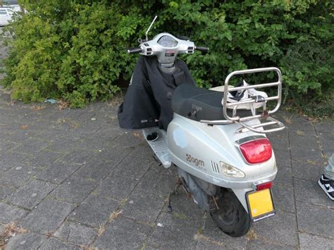 Gewonden Na Aanrijding Tussen Auto En Scooter In Zaandam De Orkaan