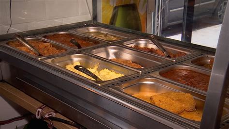 Supermarketurile şi restaurantele obligate să vândă la preţ redus