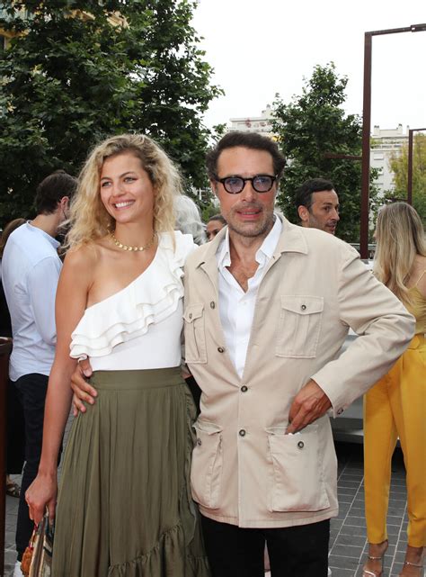 Photo Nicolas Bedos et sa compagne Pauline Desmonts à la première du