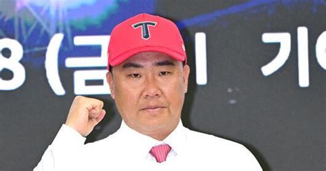 사진 Kia 이범호 신임 감독 주먹 불끈 쥐며 각오를
