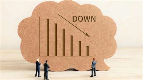 50代の転職では賃金が減る人のほうが多いという事実。競争に打ち勝ち、高い役職を得る働き方だけがキャリアのすべてではない ほんとうの定年後｜お金
