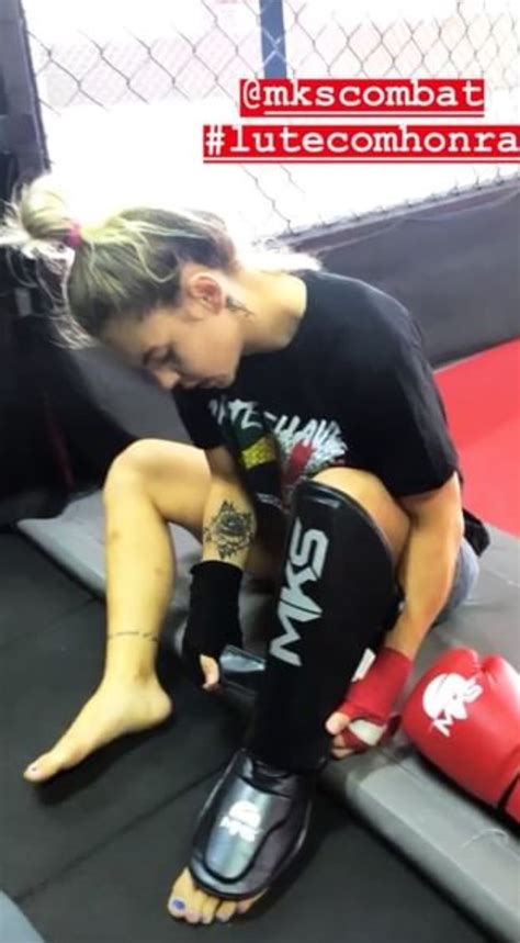 Nicolle Caliaris Feet
