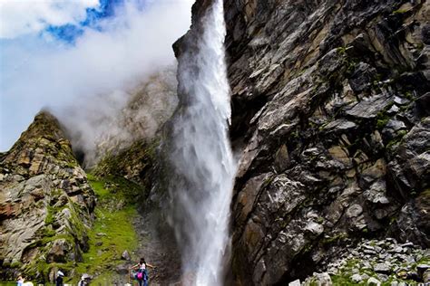 Offbeat Placeshomestaysvasudhara Falls Places To Visit Mana Village