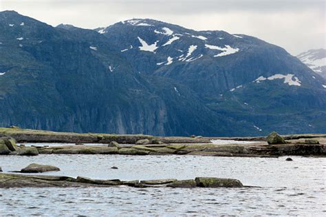 호수 Ringedalsvatnet 눈 덮힌 산 Trolltunga 노르웨이로는 길에 폭포 자연 스칸디나비아 풍경입니다 0명에 대한 스톡 사진 및 기타 이미지 Istock