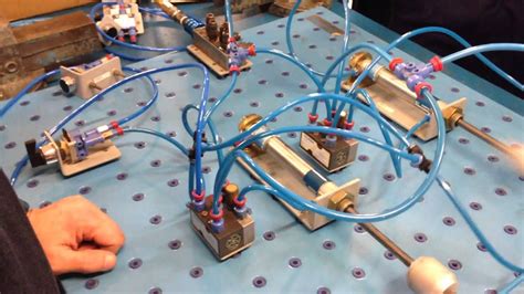 Circuito Neumatico Con 2 Cilindros De Doble Efecto Y Interruptor