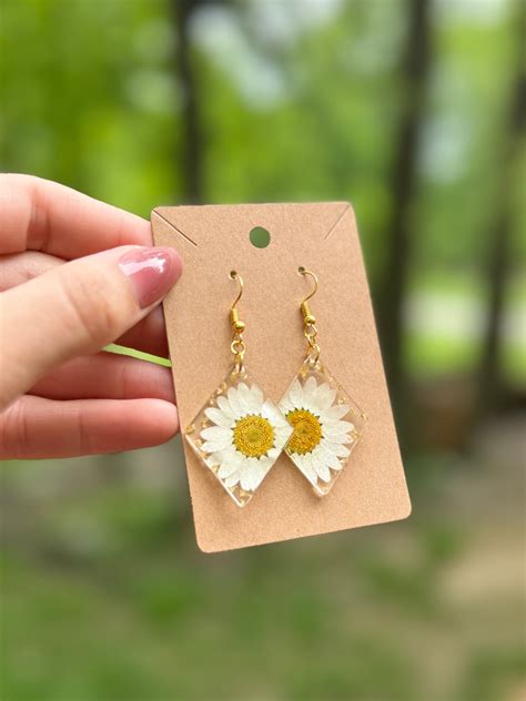 Real Dried Daisy Flower Earrings Resin Dangle Earring Pressed