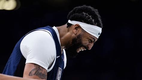 Anthony Davis Leaves Game Against Philadelphia 76ers With Abdominal