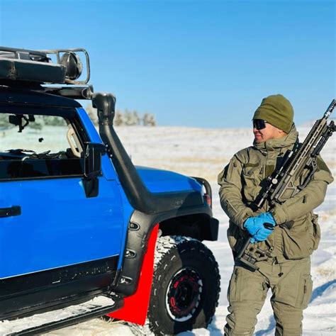 One Life Эр хүн халагдаж хаягдаж өрөнд орсон ч ганц хэлдэг зүйл нь би болгоноо л гэдэг