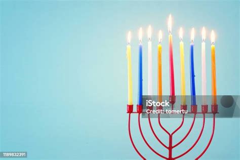 메노라 와 촛불을 가진 유대인 휴일 하누카 배경의 종교 이미지 계절에 대한 스톡 사진 및 기타 이미지 계절 메노라 배경