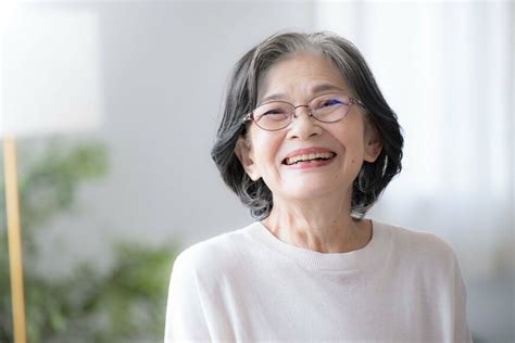 65歳以上・単身無職世帯の生活費の現実とは。いまどきシニアの平均貯蓄額・年金月額 70歳代おひとりさま世帯の平均貯蓄額もグラフでチェック