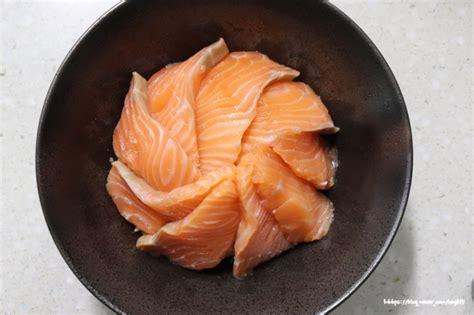 연어덮밥 만들기 회덮밥 연어 사케동 간장 소스 연어필렛 손질 써는법 생연어 요리 네이버 블로그