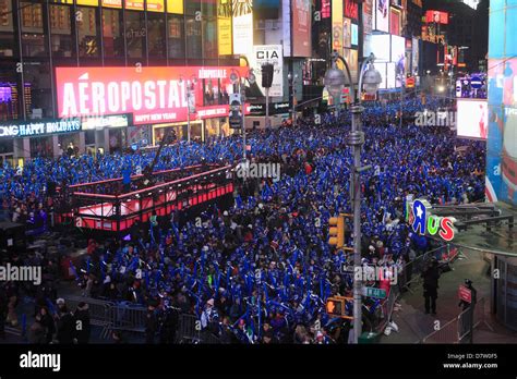 Revelers Crowds New Years Eve Times Square Manhattan New York City