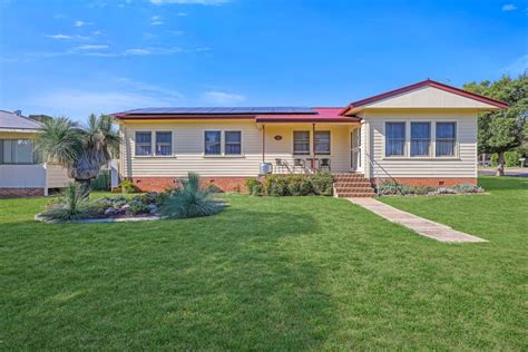 13 Central Avenue Tamworth NSW 2340 Domain