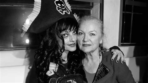 Nina Hagen Nachwuchs Bei Sohn Otis Hurra Ich Bin Großmama Buntede