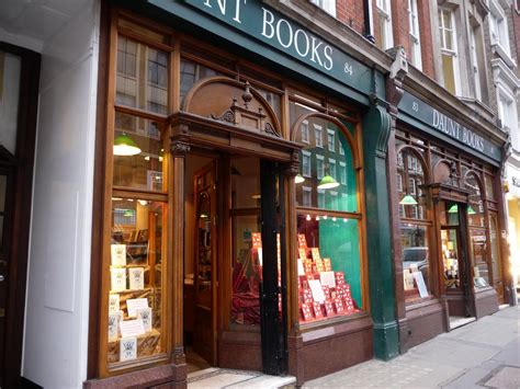 Daunt Books — один из самых красивых книжных магазинов Лондона.