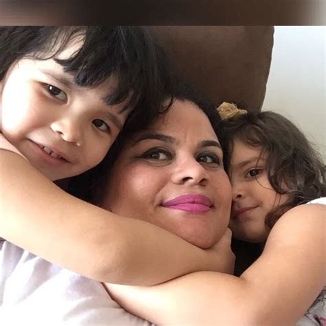 Renata Oliveira Rporenatinha • Threads Say More