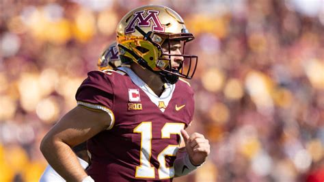 Backup College Qb Abandons Fiancée To Start In Quick Lane Bowl