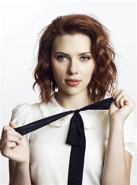 スカーレット・ヨハンソン、 女性、 女優、 短い髪、 白い背景、 青い目、 Hdデスクトップの壁紙 Wallpaperbetter