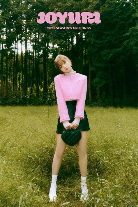 221125 Jo Yuri 2023 Seasons Greetings Concept Photo 2 R Izone