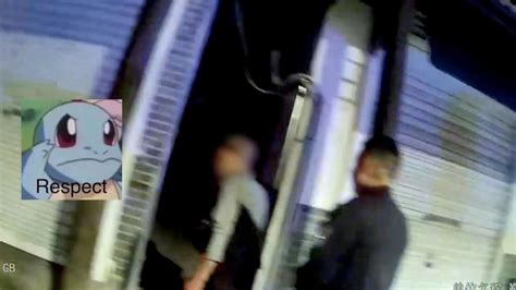 醉汉被民警救助，到家后不忘向民警敬礼答谢所有人澎湃新闻 The Paper