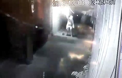 Đối Tượng Bịt Mặt Ném Bom Xăng” Vào Nhà Giám đốc Lúc đêm Khuya
