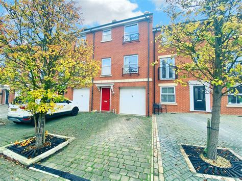 4 Bed Terraced House For Sale In Melstock Road Swindon Wiltshire Sn25