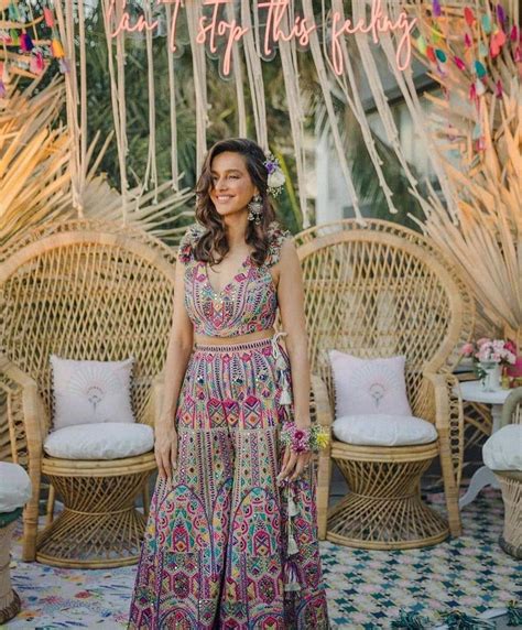 35 Mehndi Outfits For Brides To Be Mehndi Dresses That Stand Out