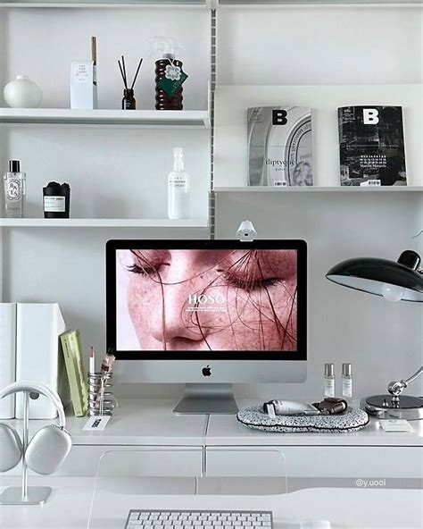 깔끔한 게 좋아 화이트 데스크테리어 1집구석