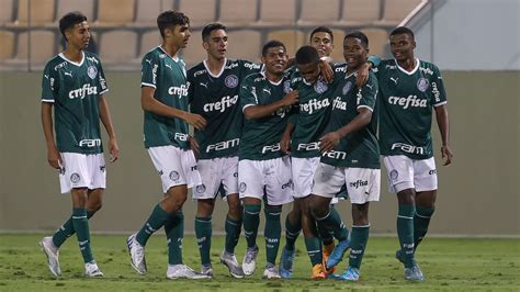 Goleiro do Palmeiras tem afundamento do crânio após lance no Sub Veja vídeo