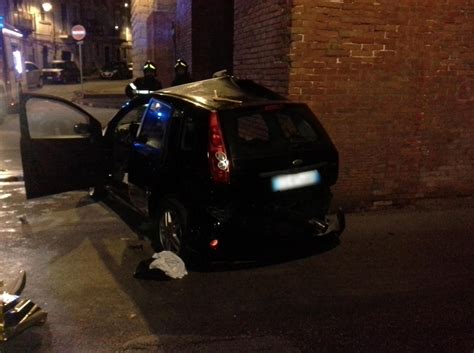 Incidente A Siracusa Auto Contro Un Muro Morti Due Ragazzi Di 17 E 22