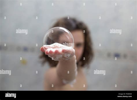Bulle De Savon Transparente Banque D Image Et Photos Alamy