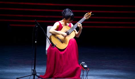 杨雪菲 古典吉他 访谈 大山谷图库