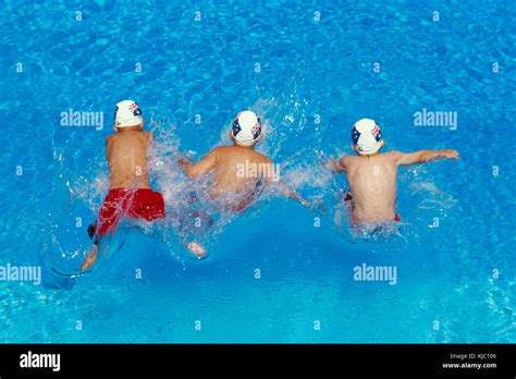 Junge 12 Badehose Fotos Und Bildmaterial In Hoher Auflösung Alamy