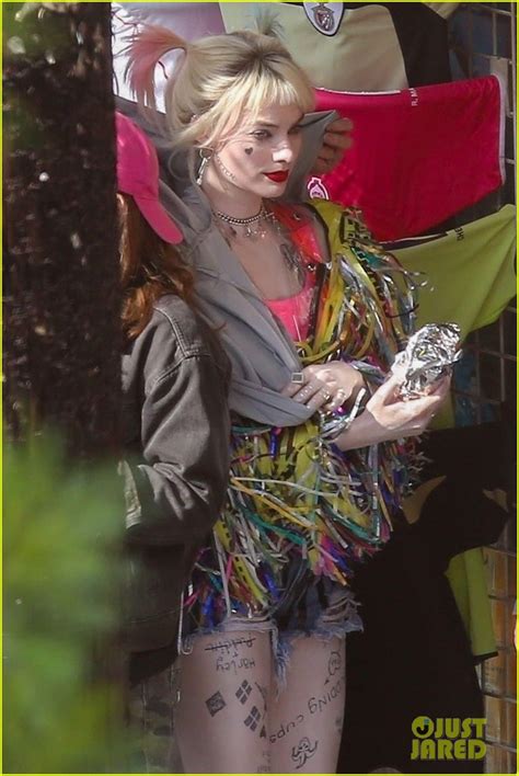 Margot Robbie As Harley Quinn In Birds Of Prey First Look Pics