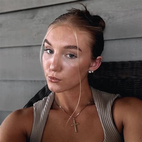 H A L E S💋 Halieesheltonn • Threads Say More