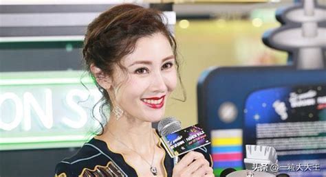 看到48歲的李嘉欣，終於明白為什麼那麼多女星要嫁入豪門了 每日頭條