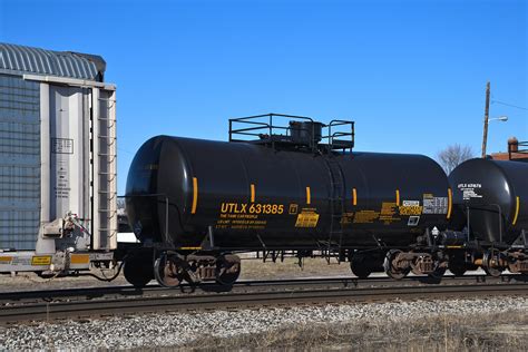 Utlx 631385 Utlx 631385 Tank Car 179 Wb At Monroe Street Flickr