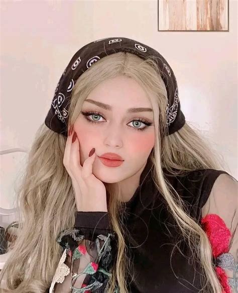 تصور لبنات في البحر