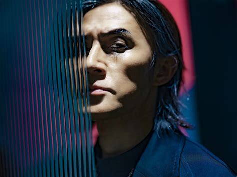 「稲葉浩志作品集 シアン Single And Solo Selection」発売日に話題の新曲「stray Hearts」を含むプレイリストが