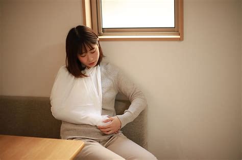 交通事故で肩甲骨を骨折！後遺症が残ったらすべきことと慰謝料の相場 アディーレ法律事務所 交通事故相談サイト
