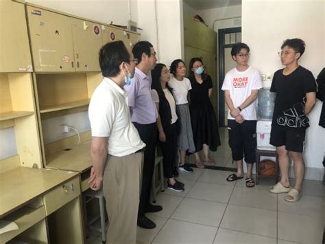 浓浓毕业清，深深关怀意——我院领导走访慰问毕业生