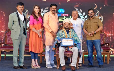 Dr Manoj Kumar Krishnappa Honoured With The Zee Yuvaratna Award ಡಾ ಮನೋಜ್ ಕುಮಾರ್ ಕೃಷ್ಣಪ್ಪ