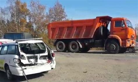 В Ангарске пьяный водитель КАМАЗа врезался в Nissan Expert с двумя