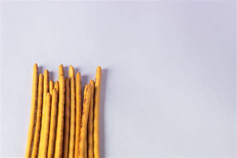 빵 스틱 또는 소금에 절인 크래커 블루 배경 복사 공간 상단보기 갈색에 대한 스톡 사진 및 기타 이미지 갈색 건조 식품