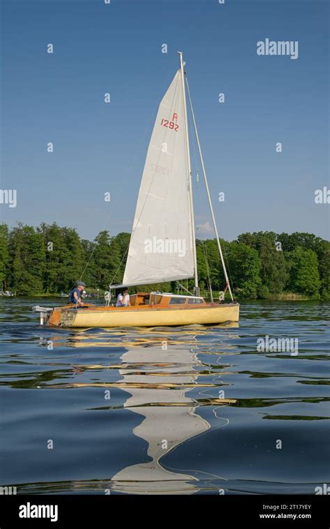 Segelboot Bei Flaute Tegeler See Tegel Reinickendorf Berlin