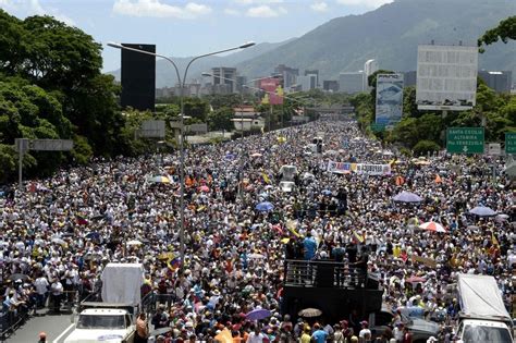 大統領の退陣求め20万人以上が大規模デモ、ベネズエラ 写真13枚 国際ニュース：afpbb News